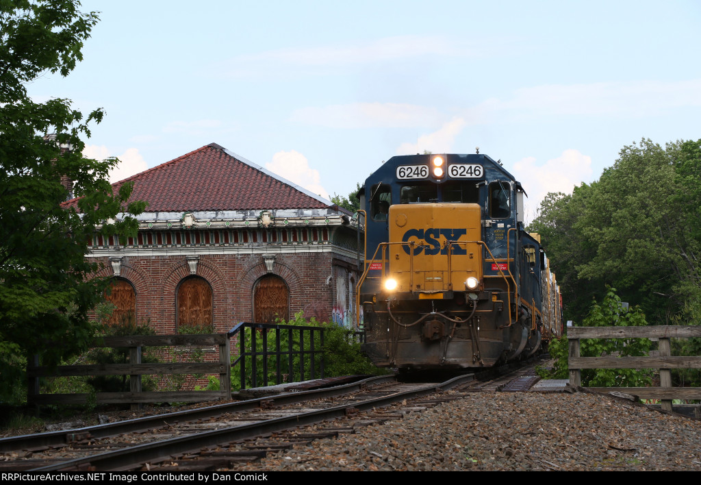 CSXT 6246 Leads L004 over the B&M in Clinton